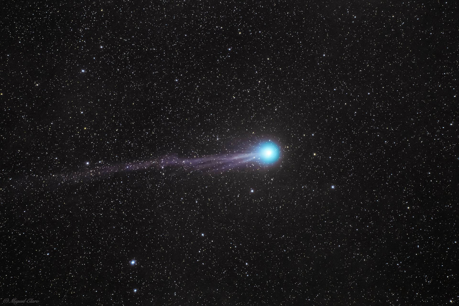Glowing Green: Comet Lovejoy Shines in Stargazer Photo | Space