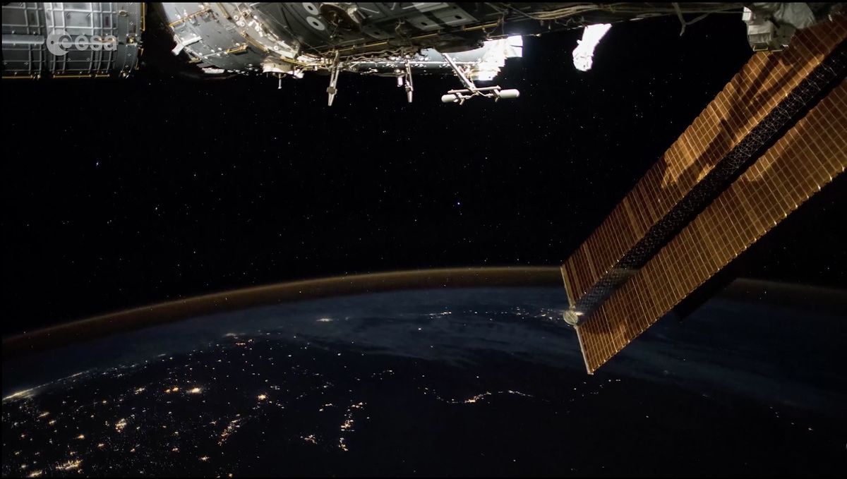 Earth Throws Stunning Light Show for Space Station Astronauts (Time ...