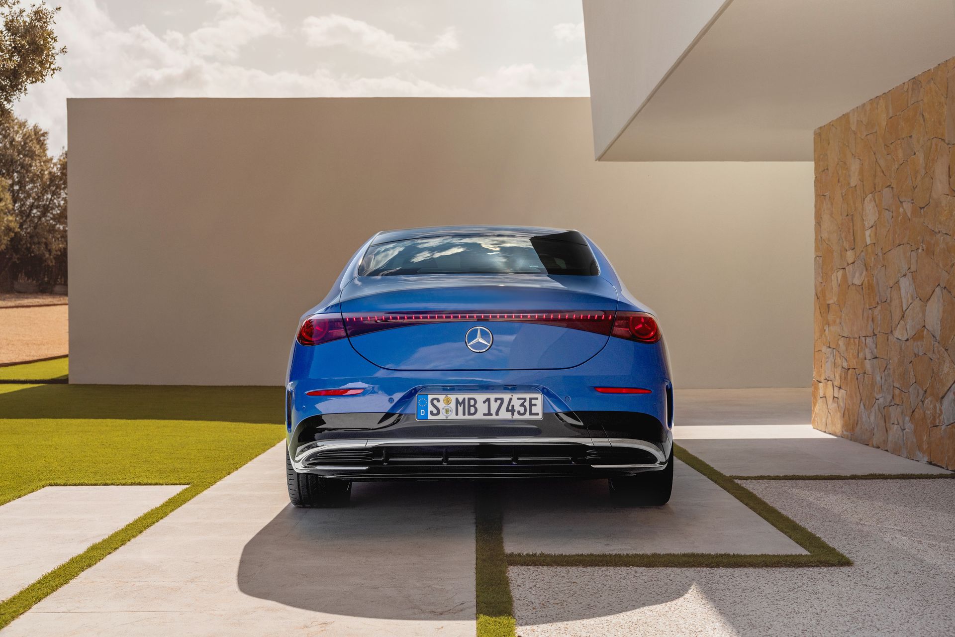 Mercedes lifts the covers on its new electric CLA, replete with AI ...