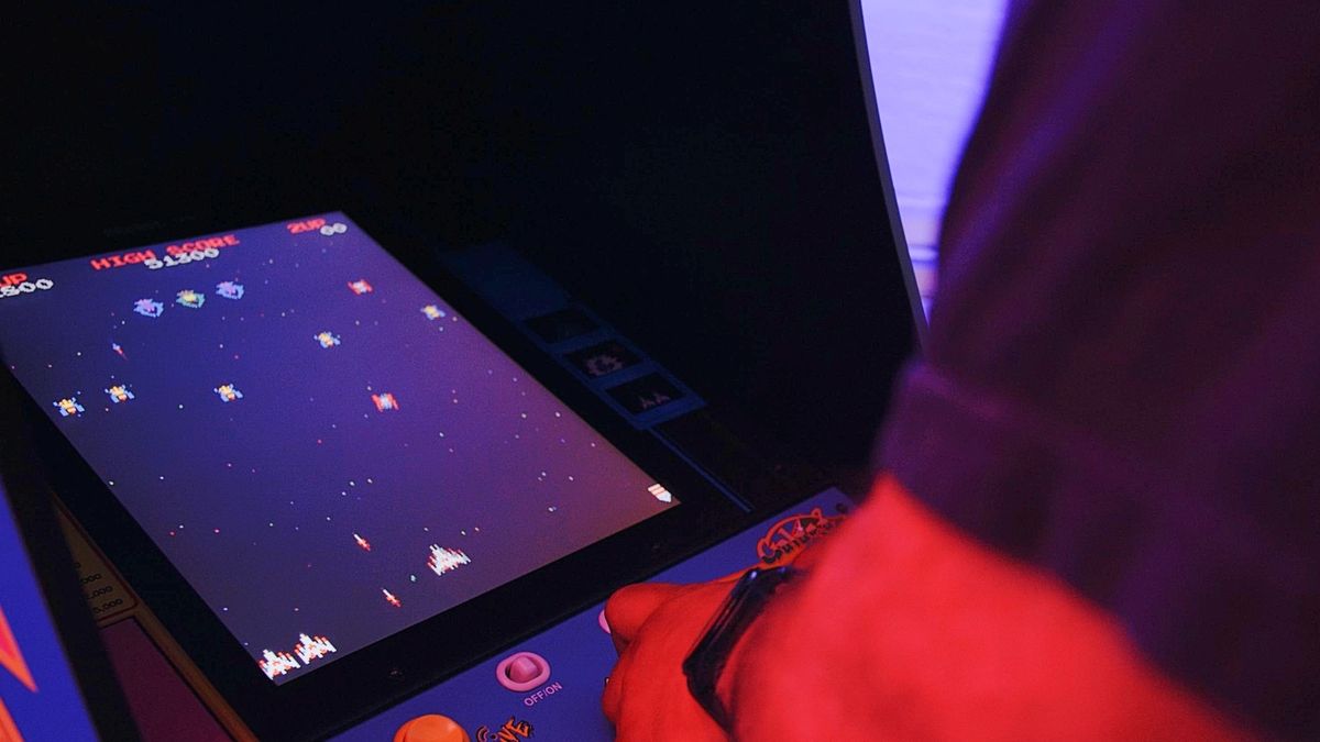 Arcade1Up Class of ‘81 Deluxe review: Playable nostalgia | Laptop Mag