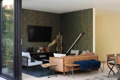 Small TV room ideas: 9 ways to arrange a TV in a tiny room | Homes and ...