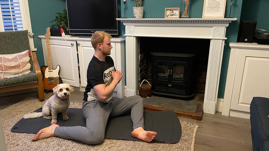 I did the 90/90 hip mobility stretch every day for two weeks—here are ...