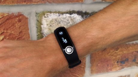 TomTom Touch Review: An Ambitious But Underwhelming Fitness Tracker | Coach