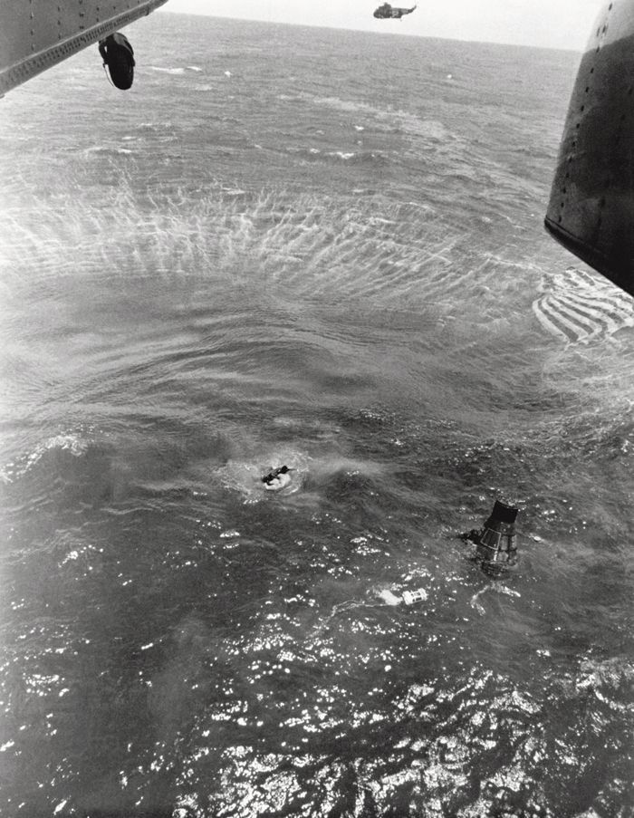Space History Photo: Navy Frogmen Swim to Spacecraft to Begin Retrieval ...