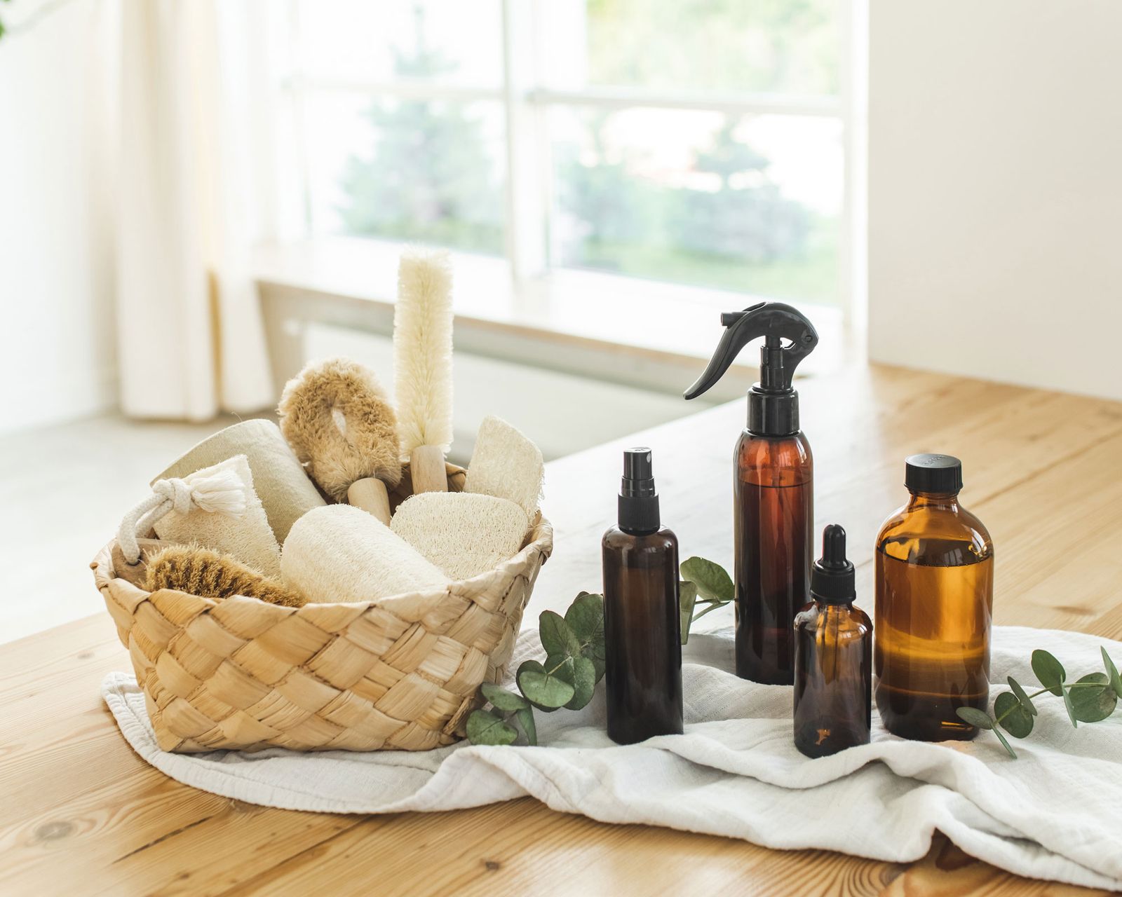 Cleaning with tea tree oil: 7 expert-approved techniques | Homes and ...