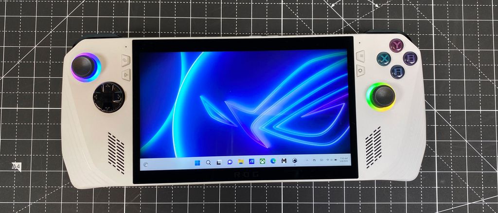 Best PC Gaming Handhelds 2025: Windows and Steam Decks | Tom's Hardware