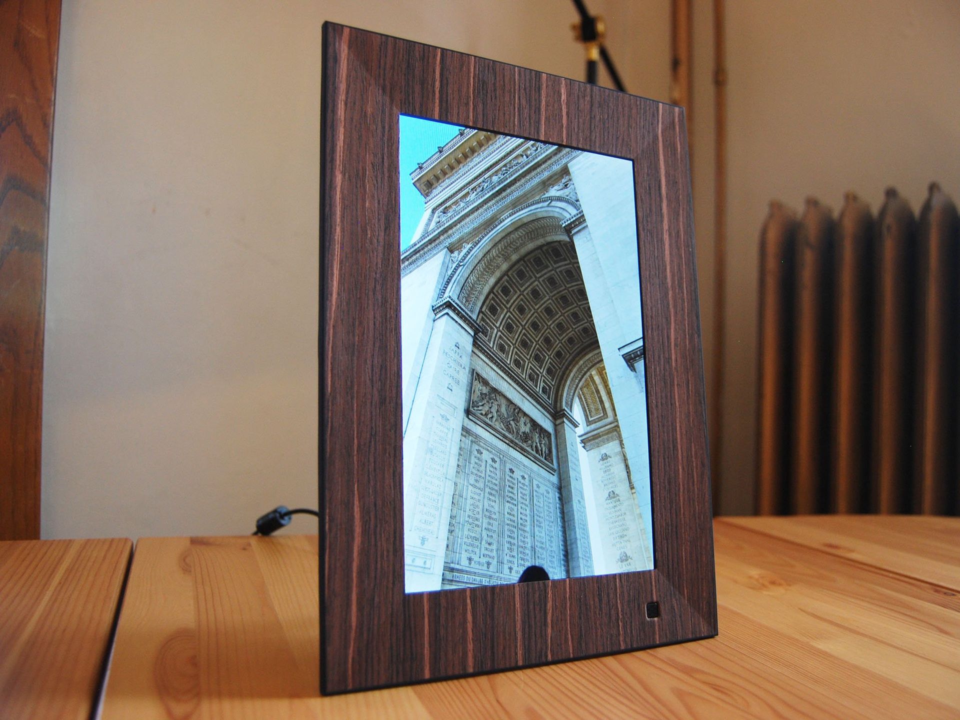Nix Lux Digital Photo Frame [Review]: Keeps it simple & succeeds ...