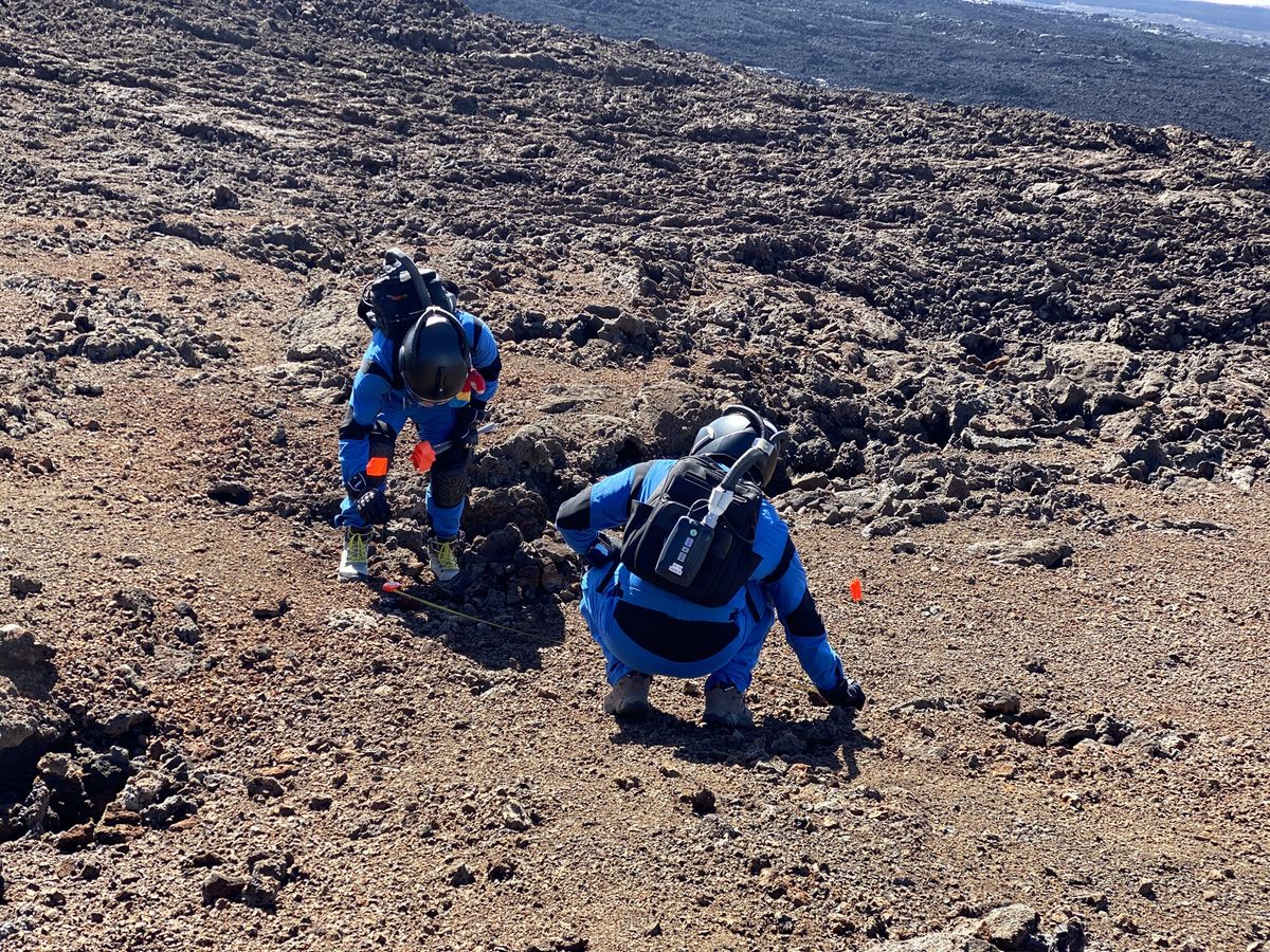 Sunshine and 'moonwalks' heal the Selene III crew's dying optimism ...