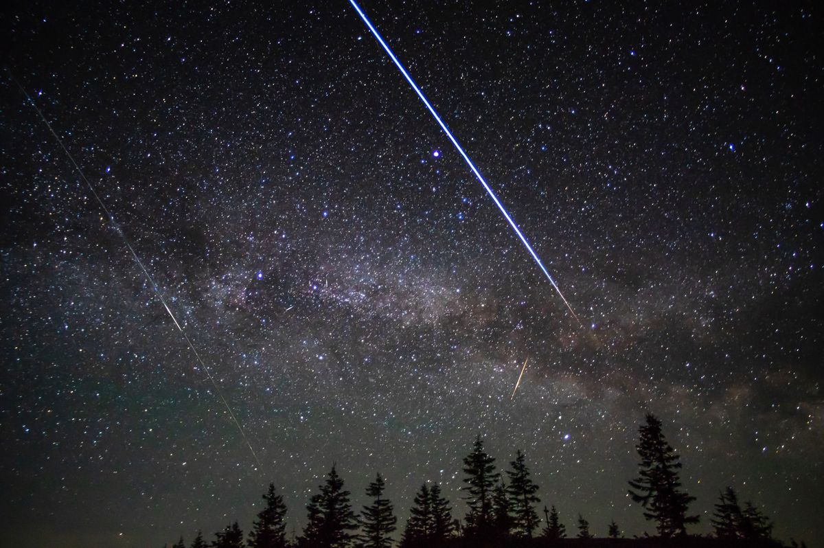 How to tell the difference between meteor and satellite streaks in ...
