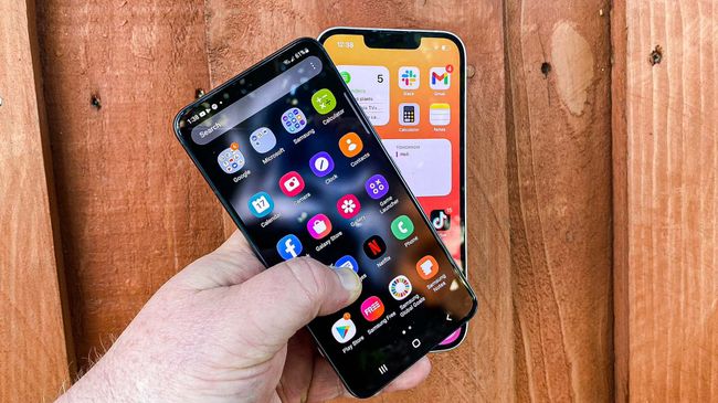 Samsung Galaxy S22 vs. iPhone 13: Which flagship phone wins? | Tom's Guide