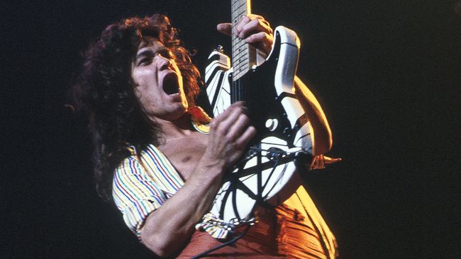 Larry Carlton: My Career in Five Songs | GuitarPlayer