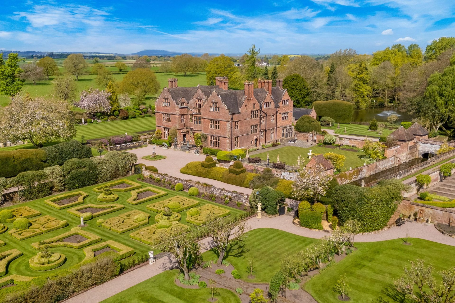 A 400-year-old fantasy house with moat, four-poster beds and a 'magic ...
