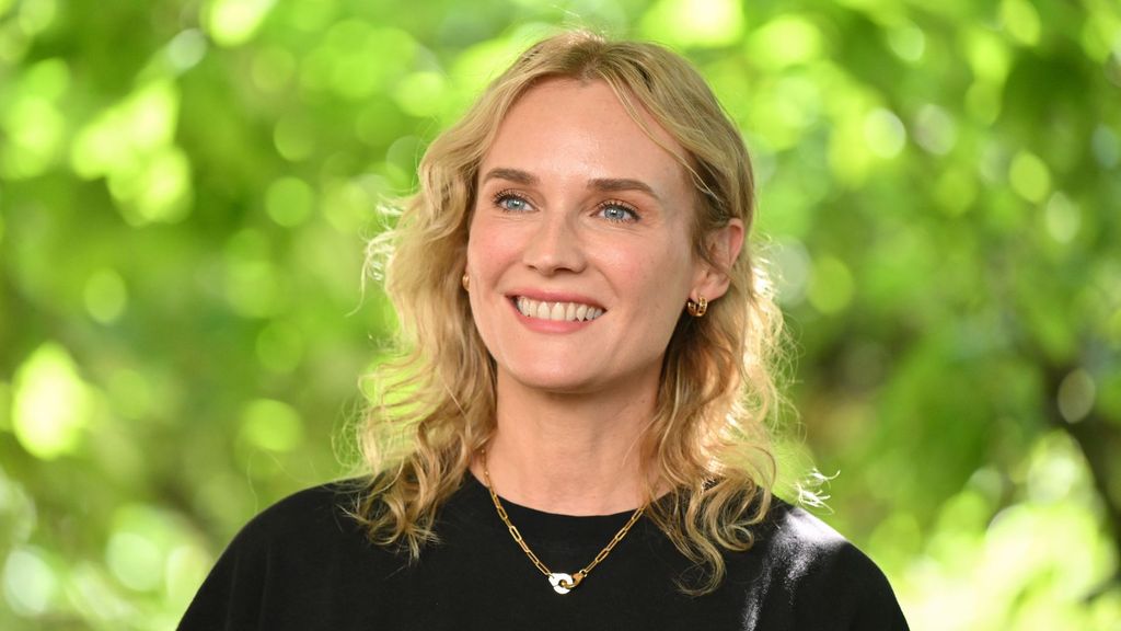 The curve cut is the flattering haircut you need to know about | Woman ...