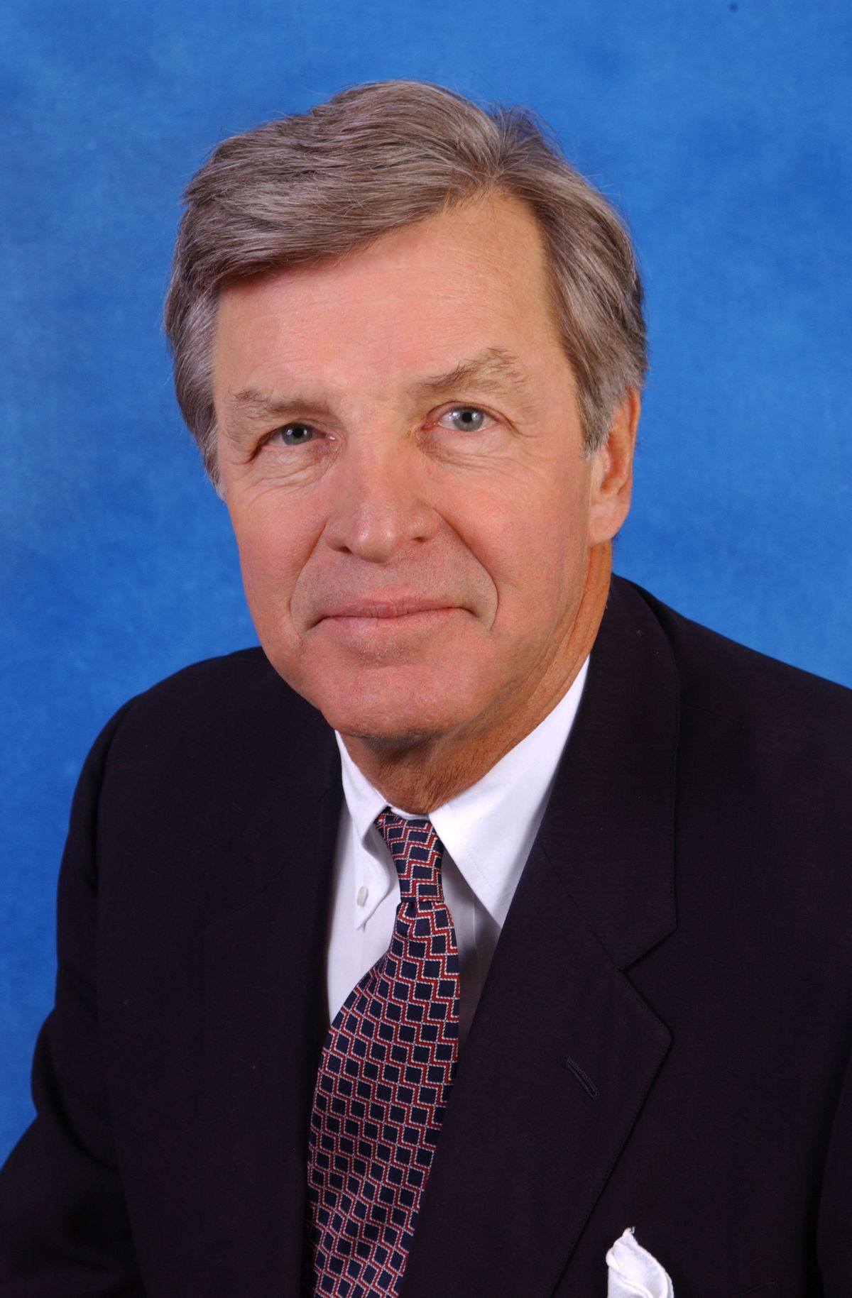 Late Cox Chief Jim Robbins to Receive Bresnan Ethics Award | Next TV