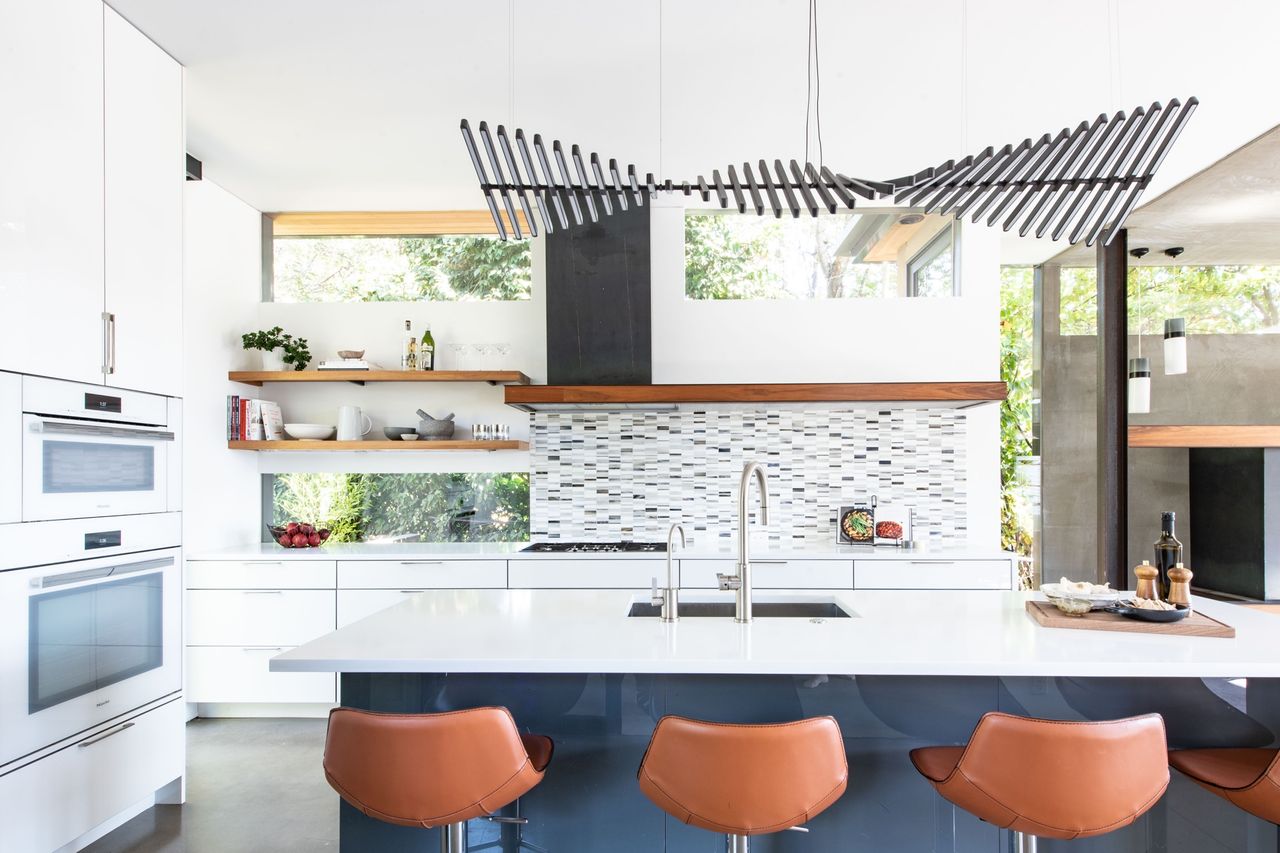 9 kitchen island centerpieces ideas to elevate your schemes | Livingetc