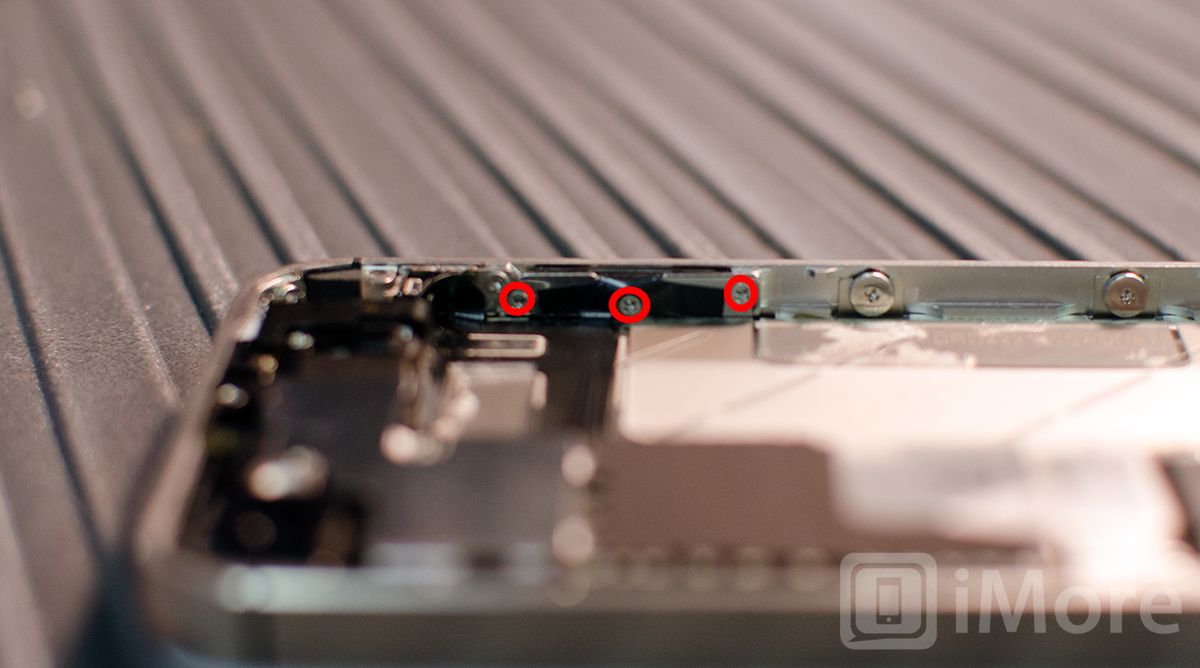 How to replace the volume buttons in an iPhone 4S | iMore