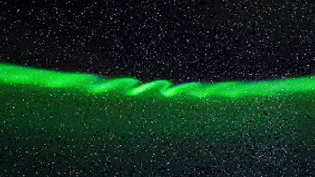 Photographer snaps extremely rare 'aurora curls' after magnetic wave ...