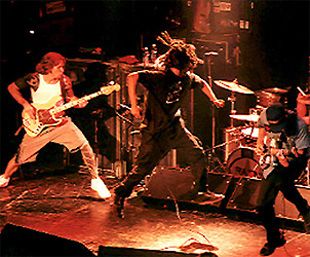 Radical Shriek: How Live Performance Can Improve Your Playing | Guitar ...