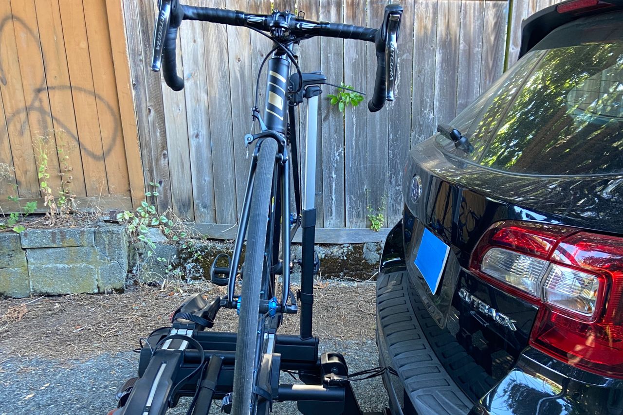 Thule Epos 2 with Lights bike rack review - feature-packed and foldable ...