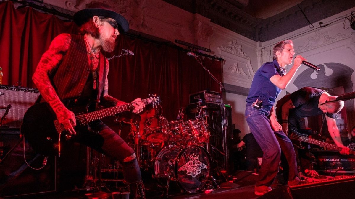 Dave Navarro returns to Jane’s Addiction after long Covid battle ...