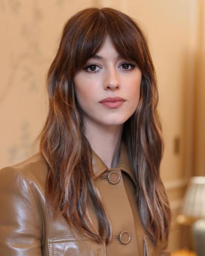 16 Layered Fringe Hairstyles for Women That Are Stylish and Timeless ...