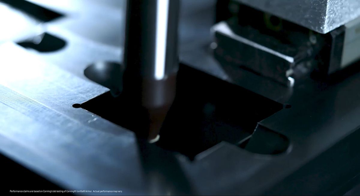 Samsung Galaxy S24 Ultra withstands brutal scratches and bending in a ...