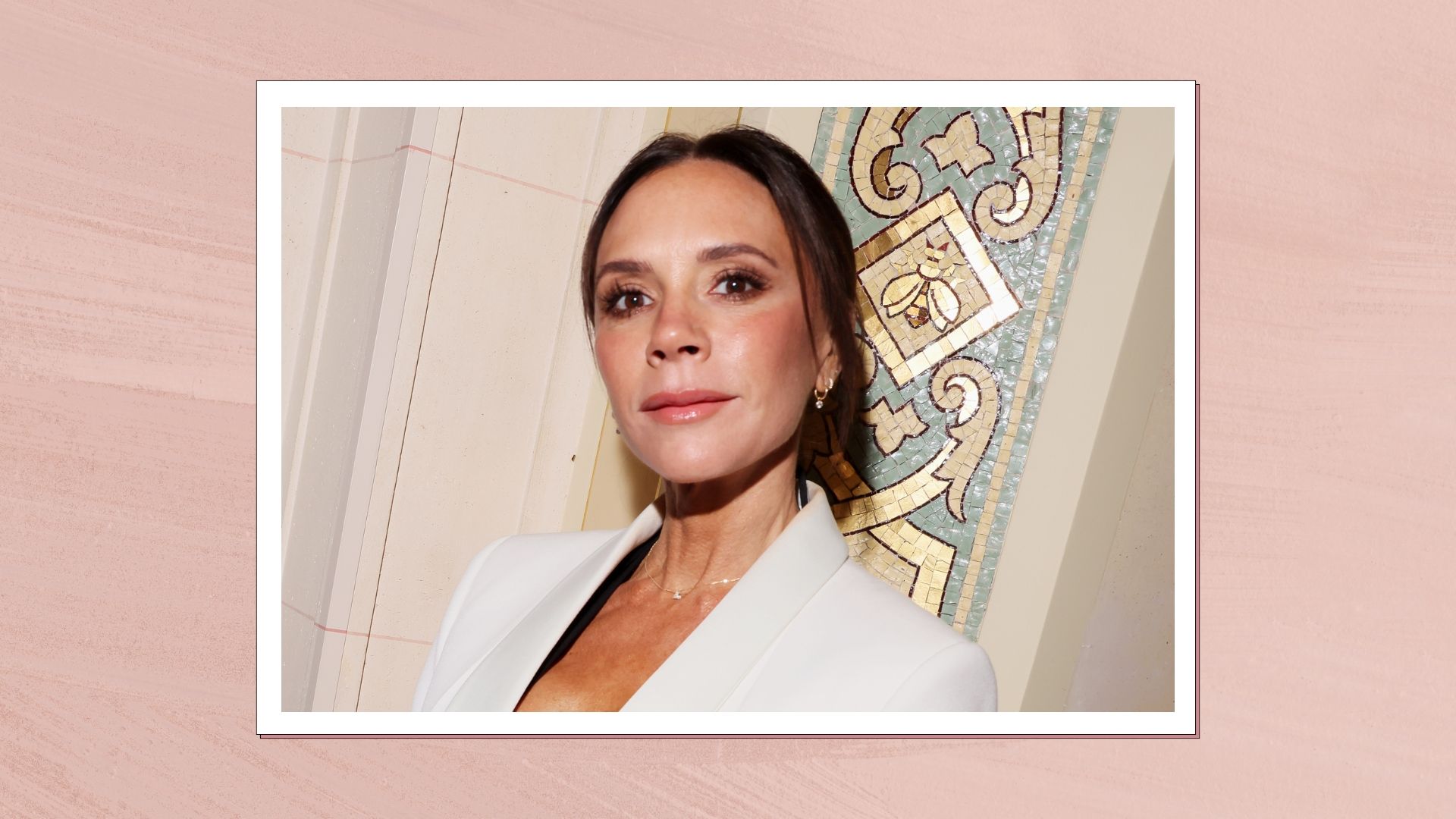 Victoria Beckham shows us exactly how to create her smoky eye | Woman ...