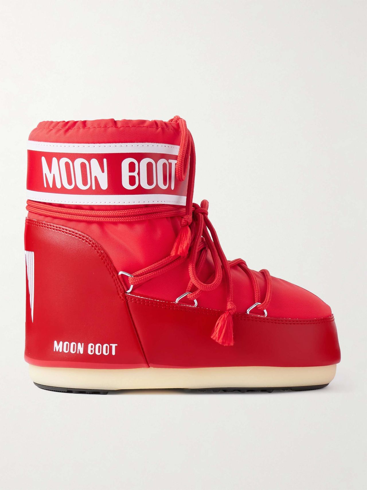 Dua Lipa Wears the Moon Boots Trend the Internet Loves to Hate | Marie ...