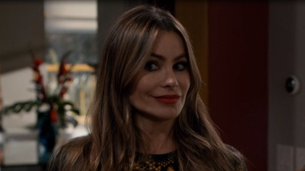 32 Sitcom Wives That Were Honestly Way Too Hot For Their Husbands ...