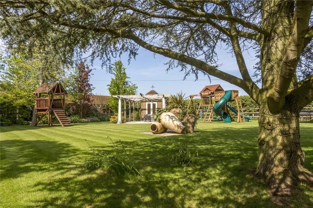 A vanishingly rare chance to buy one of the finest homes in Lymington ...