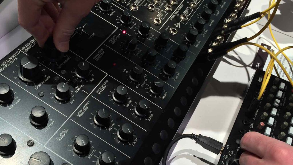 NAMM 2015: Korg MS-20M Kit synth, SQ-1 step sequencer hands-on and ...