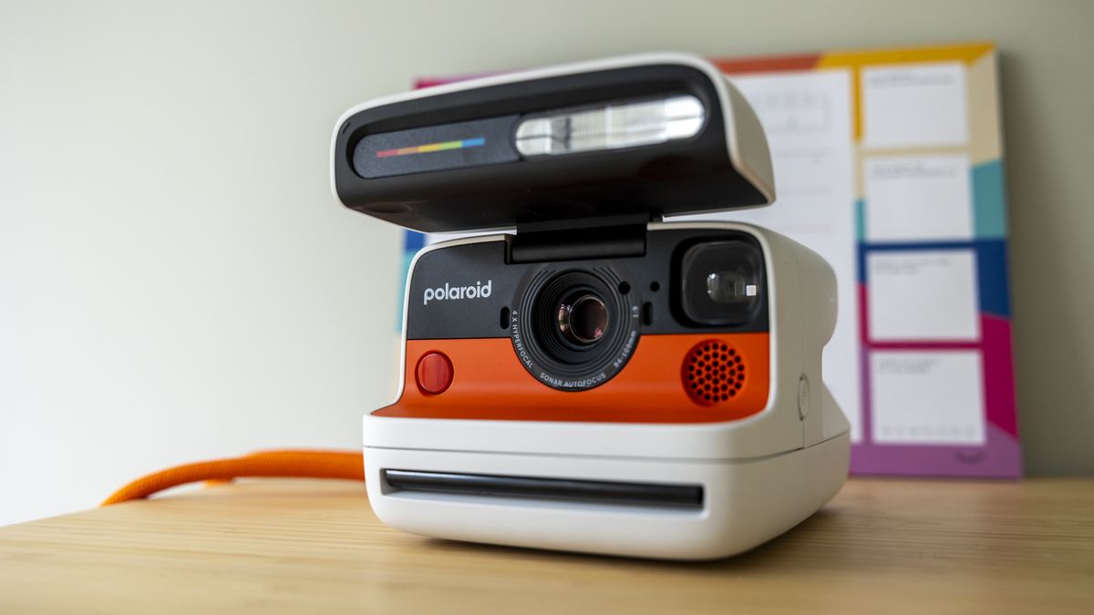 Polaroid Flip review: unique design and all the retro charm and fun of ...