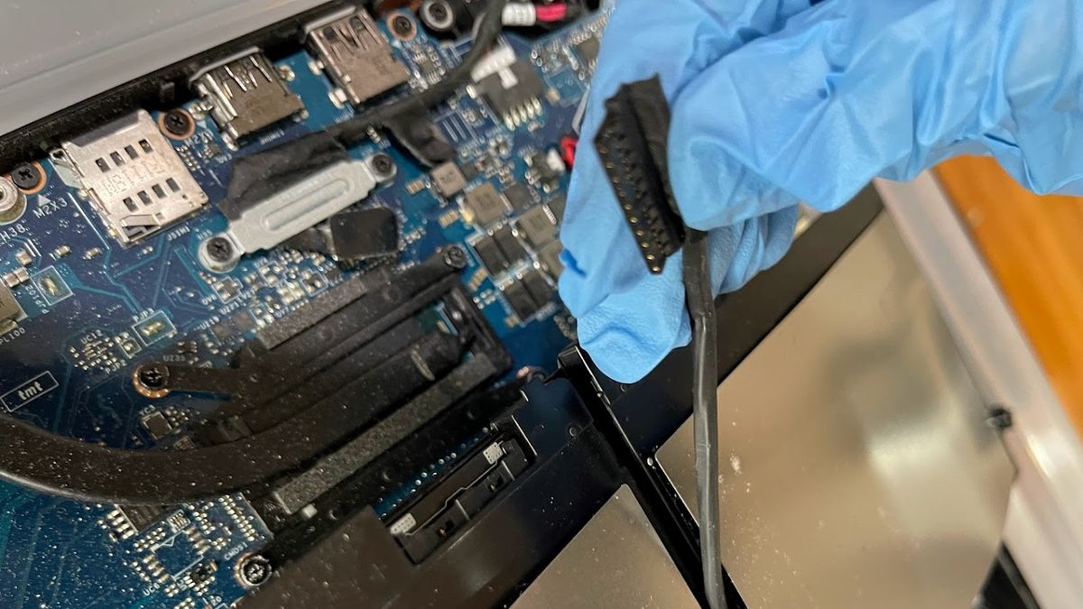 How to Safely Remove a Swollen Battery from Your Laptop | Tom's Hardware