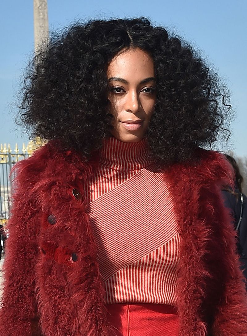 Celebrities with Frizzy Hair - Frizzy Hair Trend | Marie Claire