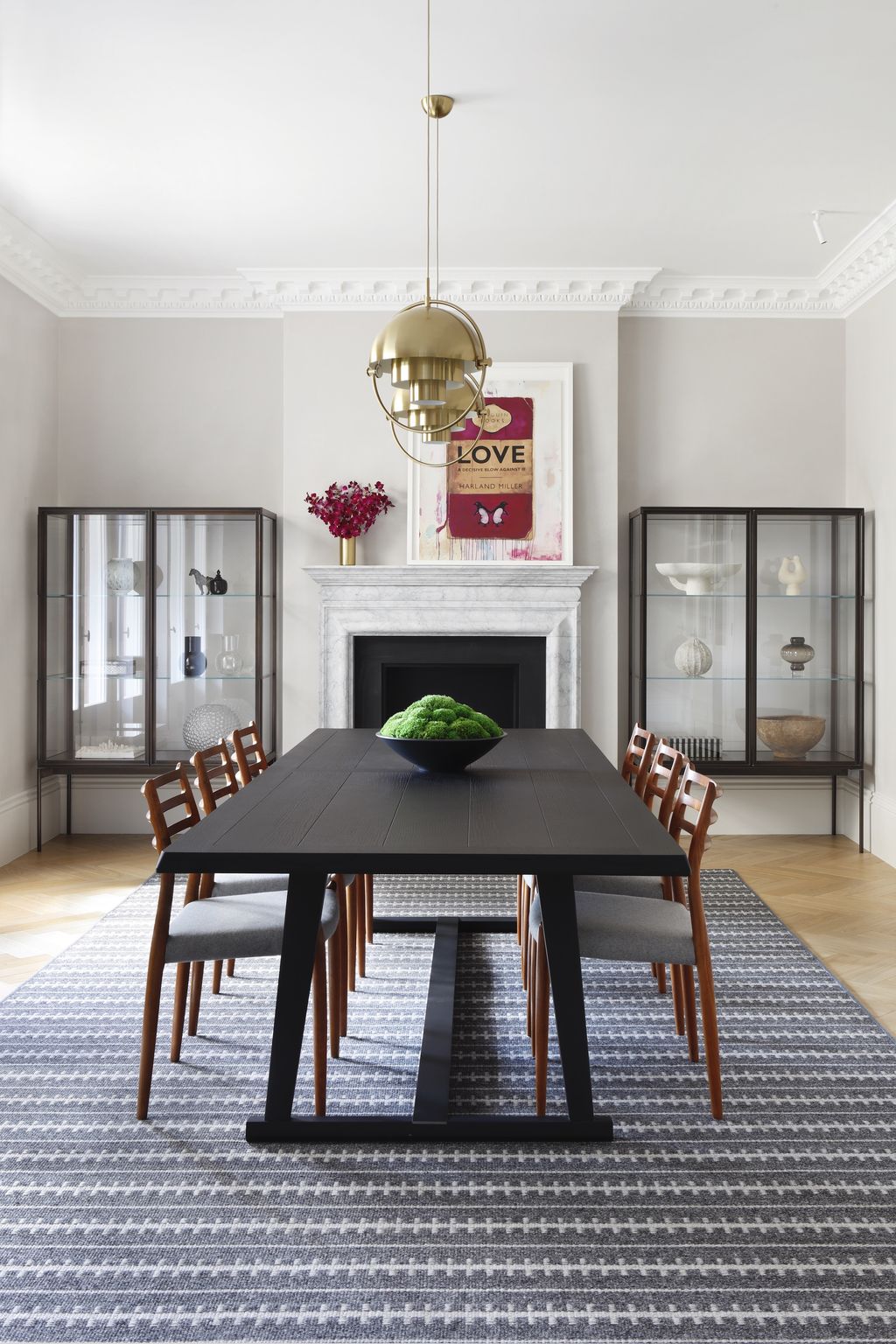 This period apartment combines traditional elegance with a contemporary ...