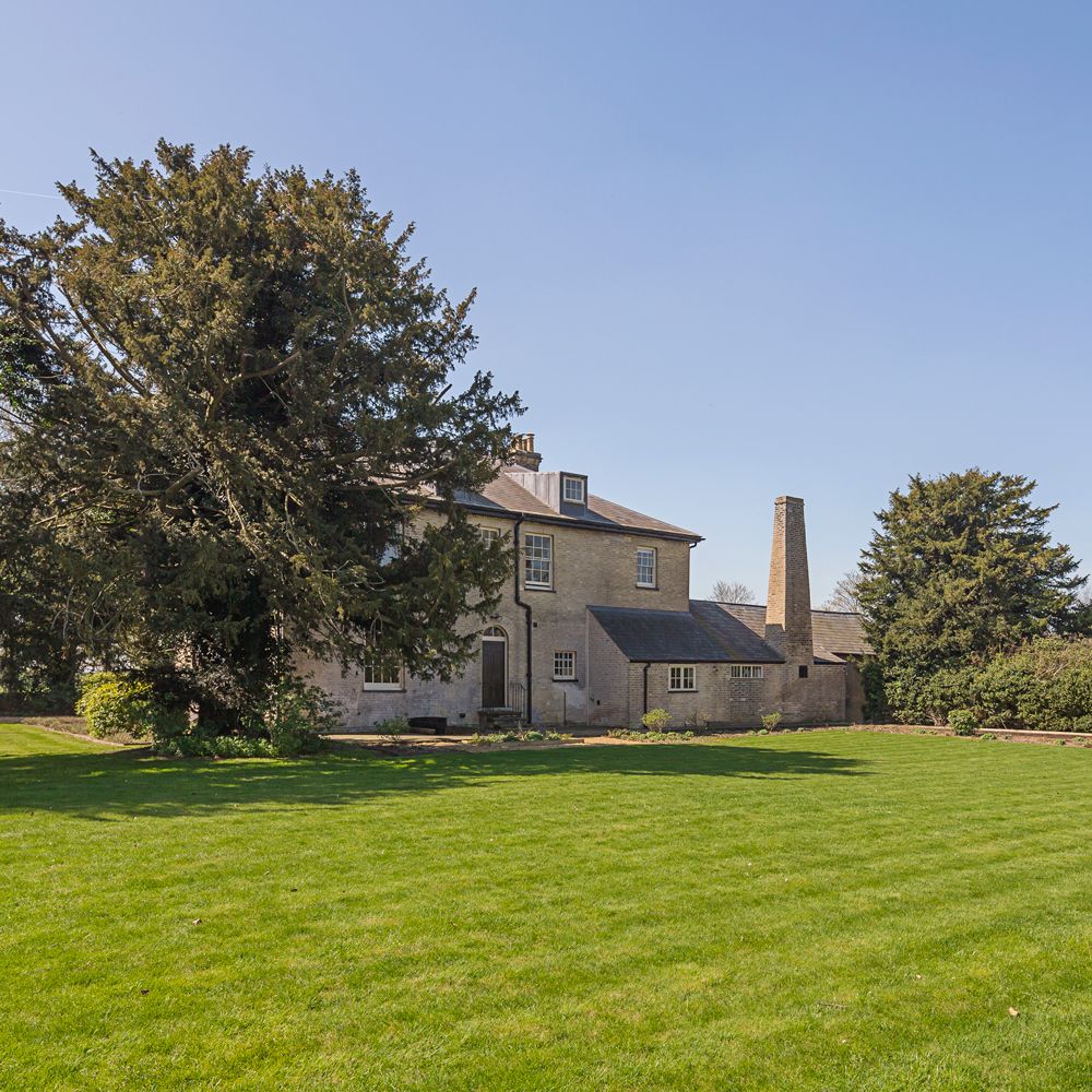 Enjoy a wander around beautiful Bottisham House | Ideal Home