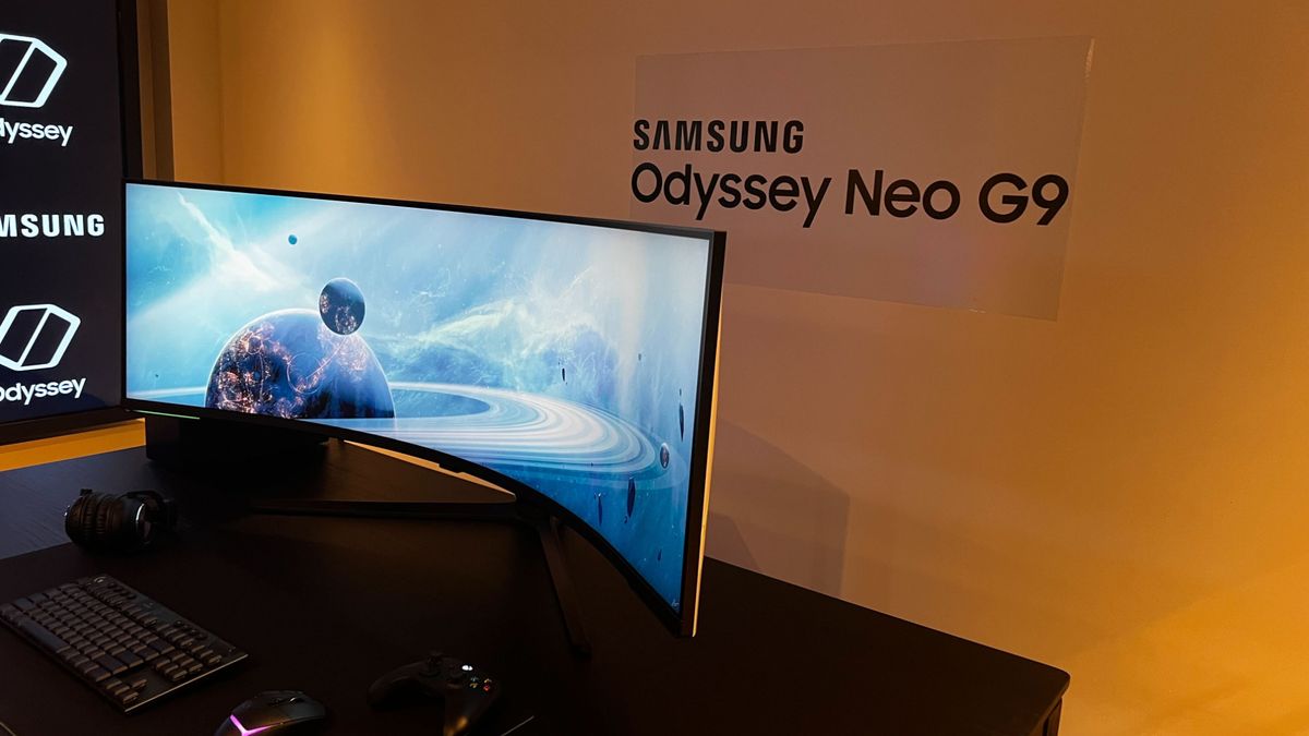 Samsung's new gigantic 57-inch gaming monitor is basically two 4K ...