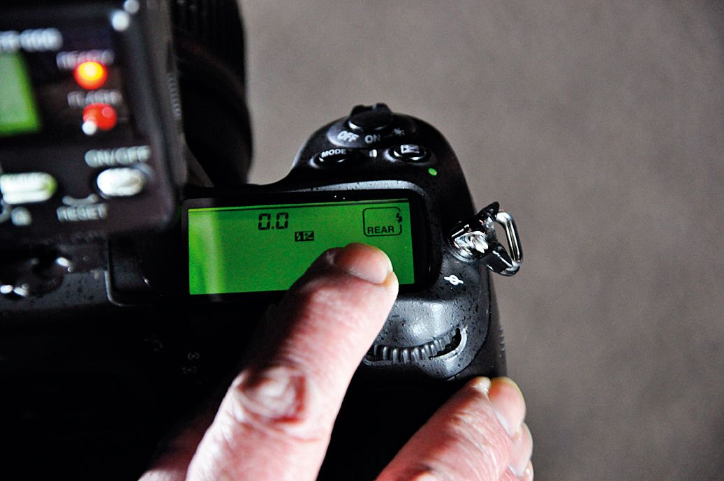 Rear curtain sync: create light streak photography with second curtain ...