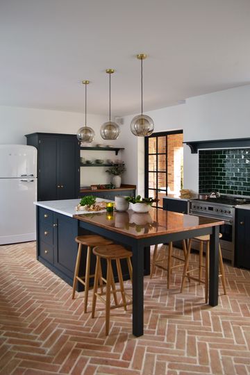 10 of the best eat in kitchen ideas for casual dining | Livingetc