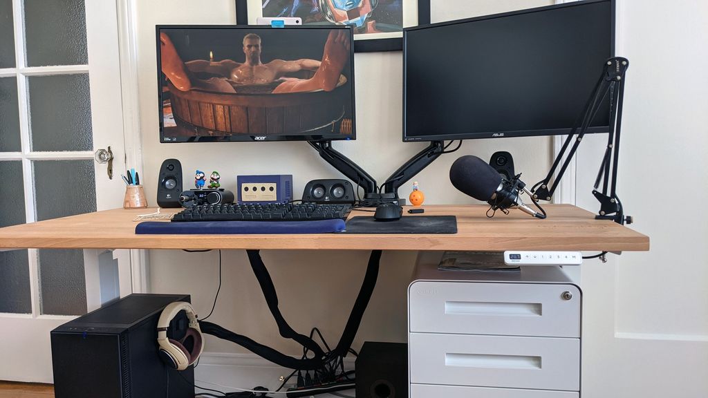 To get the exact standing gaming desk I wanted, I decided to build it ...