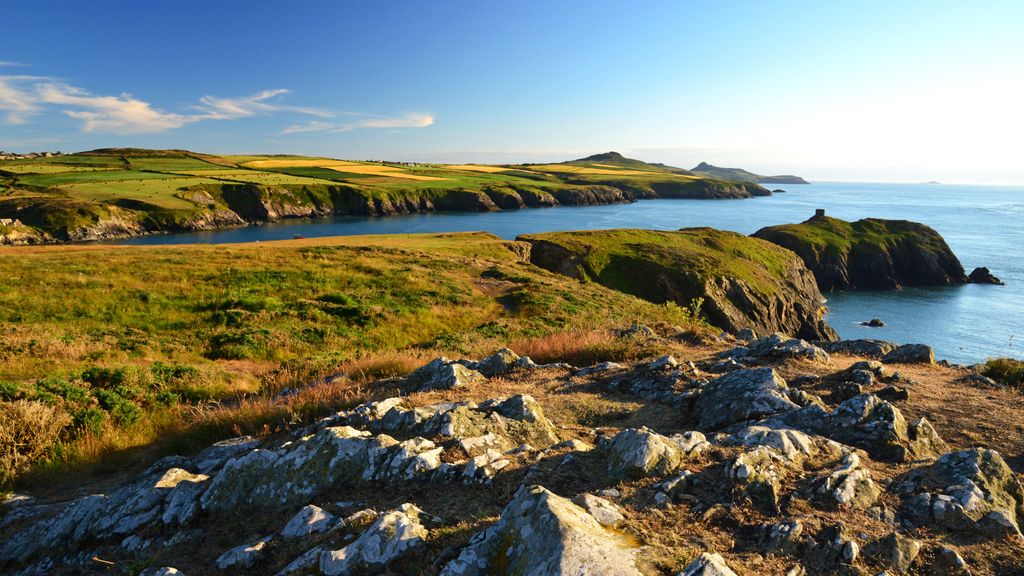 What is coasteering? We look at the liberating coastal adventure | Advnture