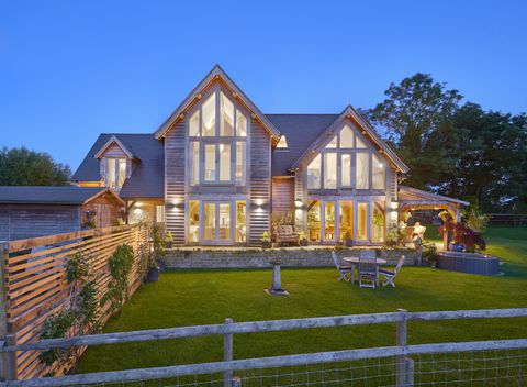 10 Stylish Contemporary Oak Frame Homes | Homebuilding