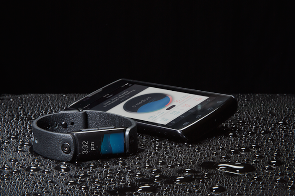 The world's first wearable hydration monitor smashes its Kickstarter ...