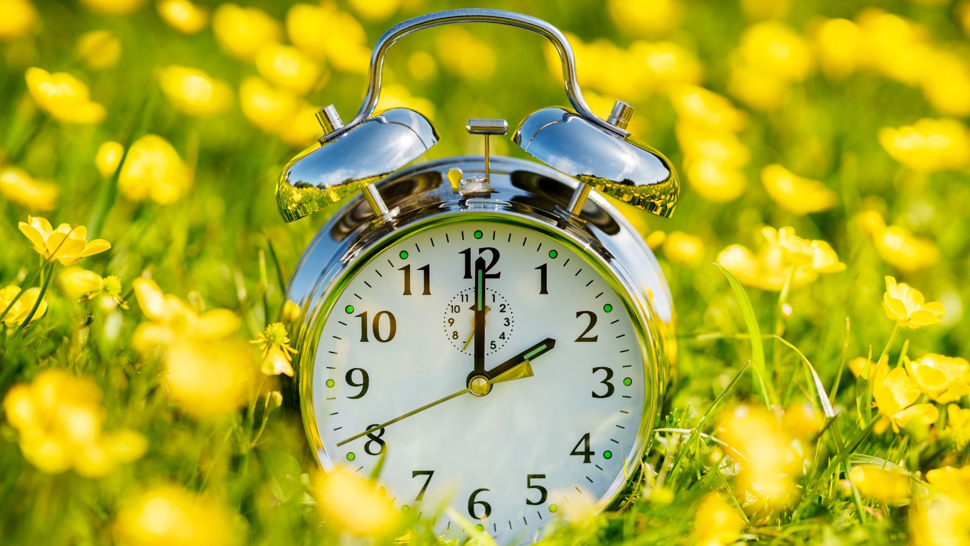 Daylight saving time 2025: When does the time change, and why? | Live ...