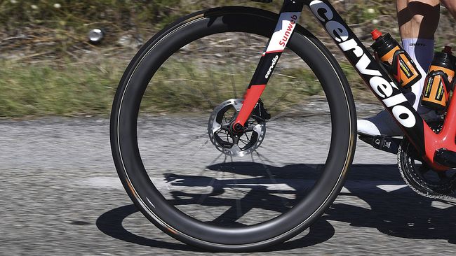 Why are teams using mountain bike disc rotors at the Tour de France ...