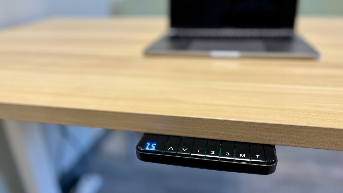 Mount-It Ultimate Dual Motor Electric Standing Desk review | TechRadar