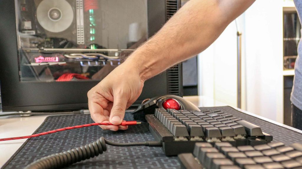 5 cable management tricks I use to keep wires tidy in my house | Tom's ...