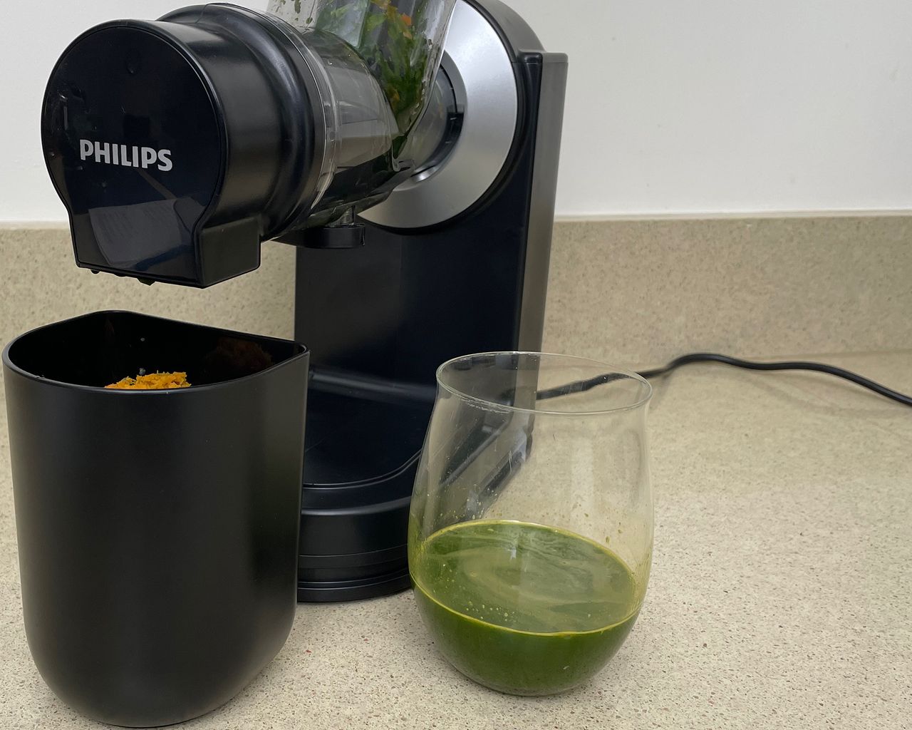 Philips Viva Masticating Slow Juicer review | Real Homes