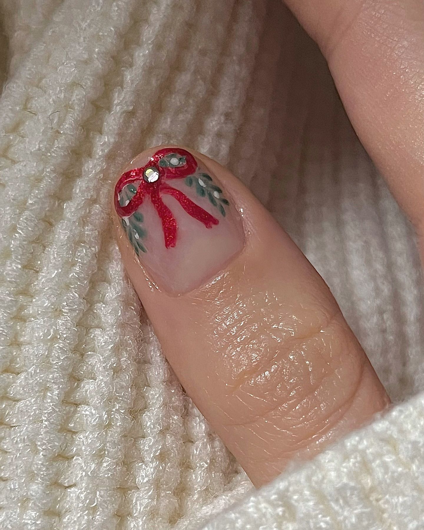 7 Chic Bow Nail Art Ideas to Wear Through December | Who What Wear