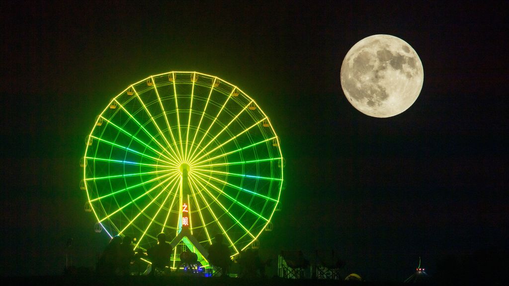 Harvest Moon Supermoon lunar eclipse delights skywatchers worldwide ...